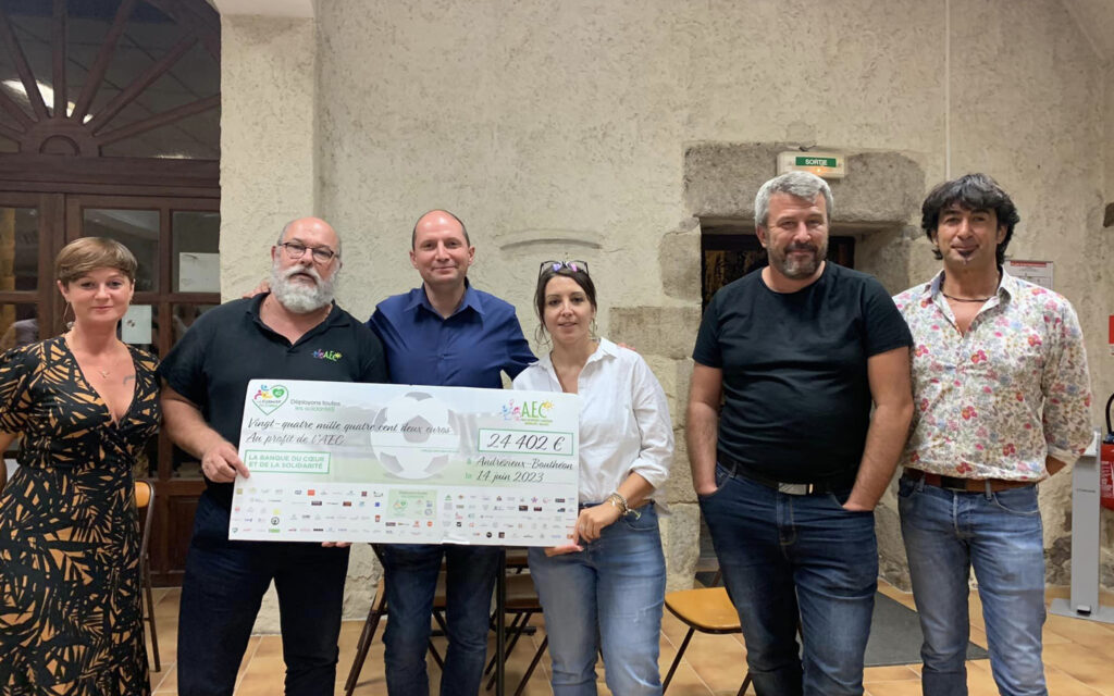 Remise officielle de chèque - épisode 3